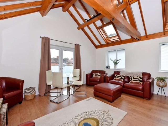 SHORT TERM A beautifully finished first floor apartment, offered on a short term basis with all bills included and fully furnished