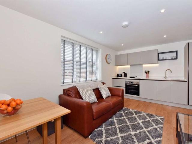 SHORT TERM A one bedroom apartment, fully furnished with all bills included and offered for short term lets
