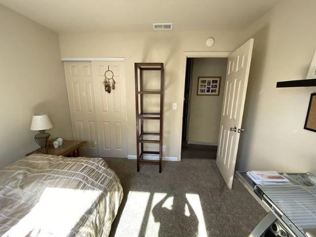 Short term furnished room, private bathroom, yard