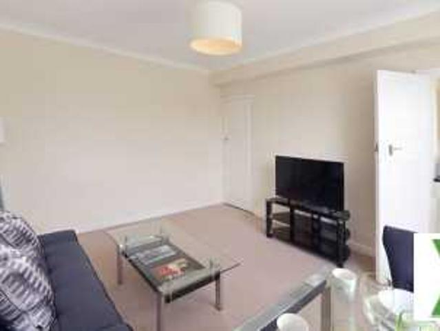 Short Term Let. Fully furnished Studio in Hyde Park available now