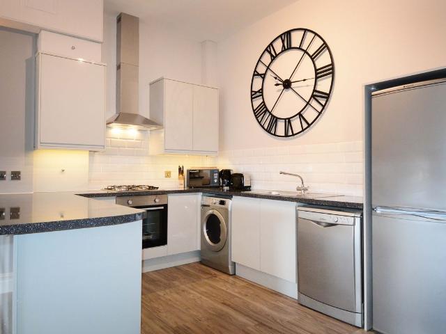 Short Term Let, Lillington Road, Leamington Spa CV32, 2 bed flat to rent, £2,500 pcm | PrimeLocation