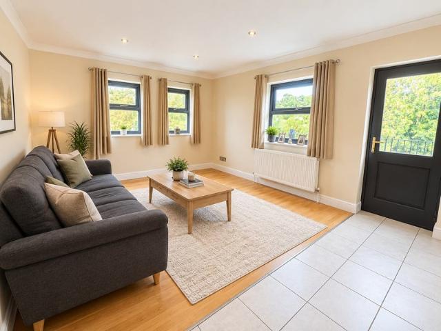 Short Term Let | Part Furnished | Private Balcony
