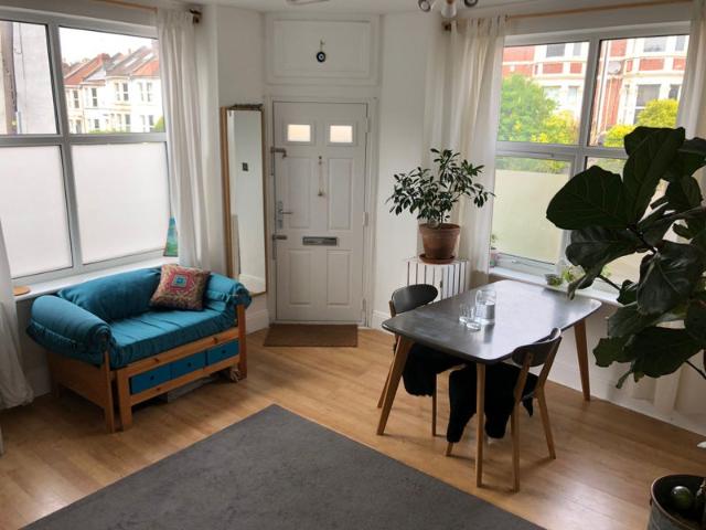 Short term Whole flat and garden