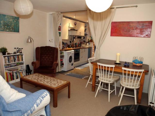 Short Term 1 Bed Flat with Garden