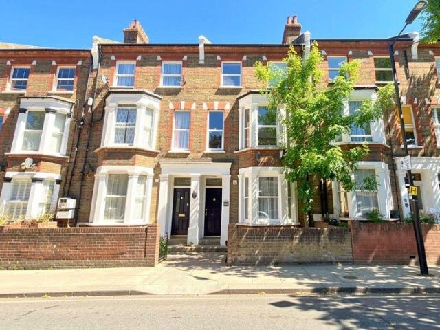Short term 2 weeks 1 bed flat in Queens Park