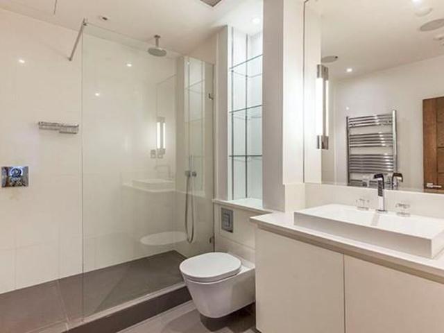 SHORT LET* 3 bedroom duplex apartment with private terrace in Mayfair W1K