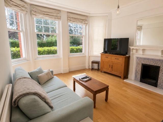 Short let 1 bedroom flat in Chiswick