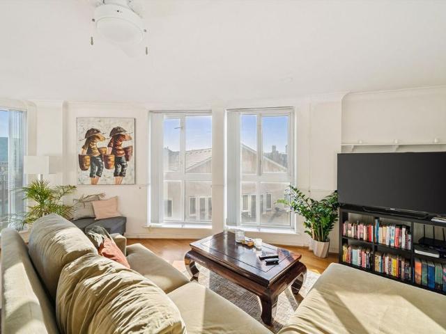 SHORT LET 2 bedroom apartment in Wapping, E1W