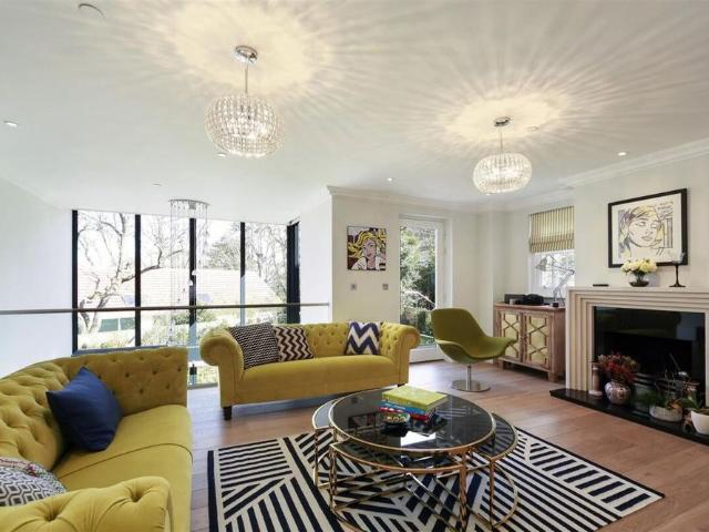 SHORT LET A beautifully presented family home benefitting from off street parking in Wimbledon Village