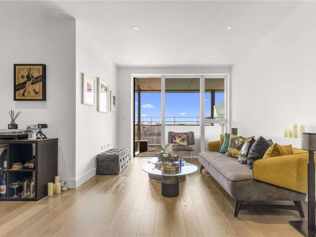 SHORT LET A contemporary one bedroom apartment to rent in a modern development in Kensal Rise boasting City skyline views