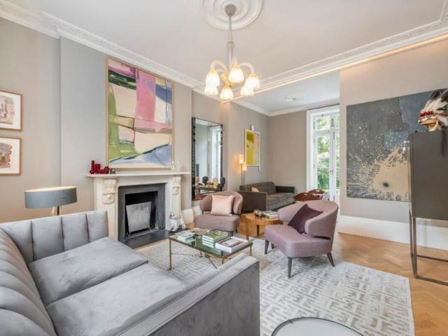 SHORT LET* A grand detached residence on prestigious Hamilton Terrace with a beautiful extensive rear garden