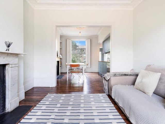 SHORT LET: A spacious 2 bedroom flat to rent in E9