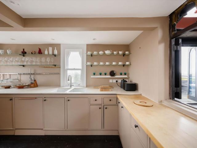 Short Let* An enchanted family home in the heart of Hampstead