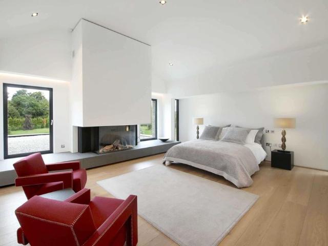 SHORT LET An exceptional contemporary residence, masterfully designed to combine striking modern architecture with luxurious living accommodation available to let in Buckinghamshire
