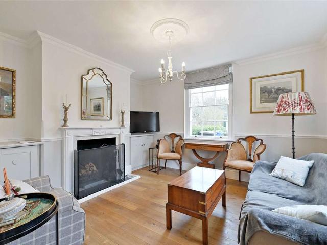 Short let: all bills included. Elegant Grade II listed and furnished home in a highly desirable Windsor location