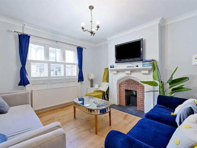 Short Let: all bills included. Historic four bedroom property with gated off street parking and small courtyard garden in sought after Eton