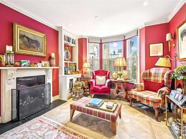 SHORT LET Bright, stylish home with generous space & a 37 ft garden with studio. Includes elegant living areas, a modern kitchen with garden access, & lower ground floor with private access