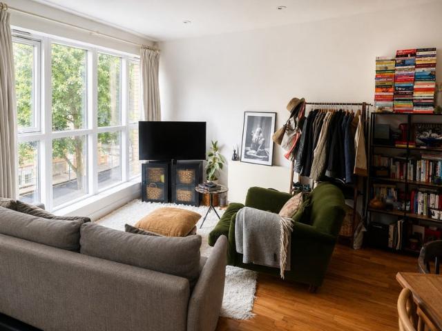 Short Let Only Bright 1 bed apartment Zone 1