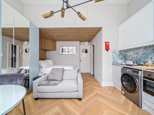SHORT LET Modern Studio to Rent