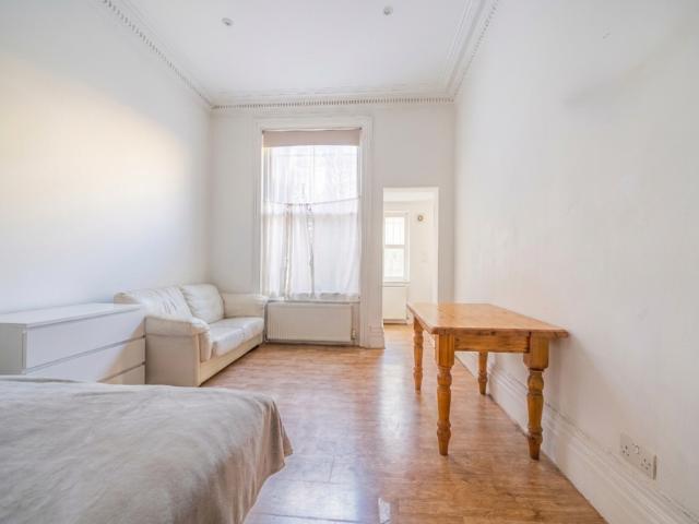 SHORT LET Terraced Studio for Rent