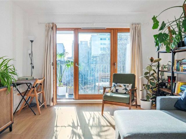 Short Let Two Story Apartment With Private Balcony