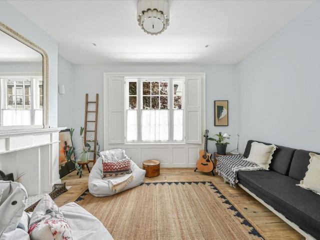 Short Let*A beautifully presented Victorian home with a private garden