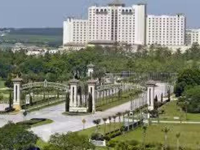 SHORT LUXURY VACATION 2 BR CONDO IN CHAMPIONS GATE. 1169 Drop.