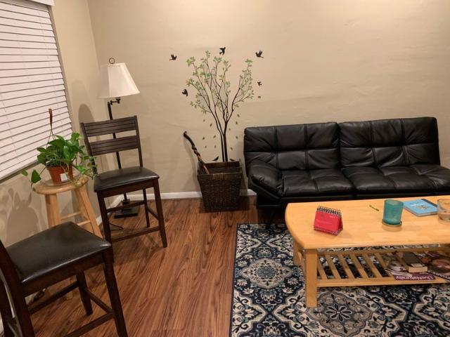 Short or long term furnished room