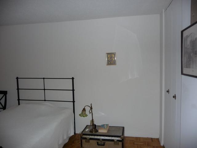 Short or Long term Spacious Room by Midtown East