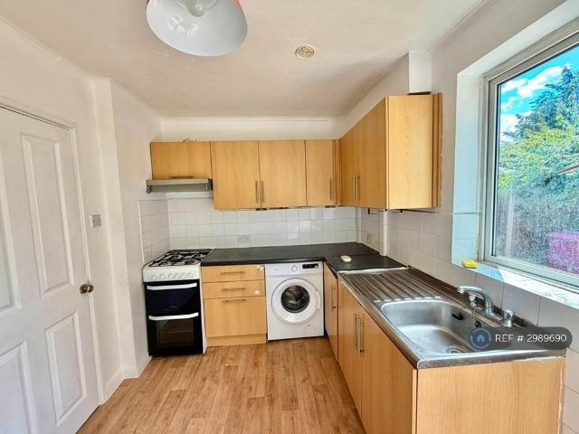 Shortcrofts Road, Dagenham, RM9 2 bed end of terrace house to rent £1,850 pcm £427 pw