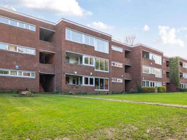 Shaw Lane, Leeds, 2 Bedroom Flat