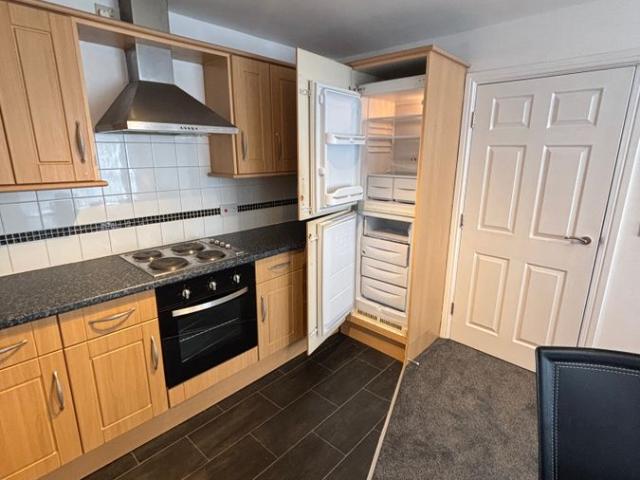 Shaw Lane, Prescot L35, 2 bed flat to rent, £750 pcm | PrimeLocation