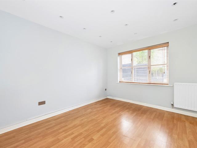 Shaw Road, London, SE22