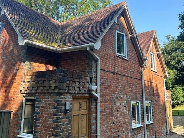 Shawdene, Newbury RG14, Studio to rent, £850 pcm | PrimeLocation