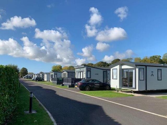 Shawhall,scarrisbrick, 2 Bedroom Park