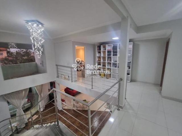 SHA 04 Lote 1.000 m² com Sobrado 360 m² 5 suítes + Casa 120 m² com 3 quartos, 1 suíte Ótima loc