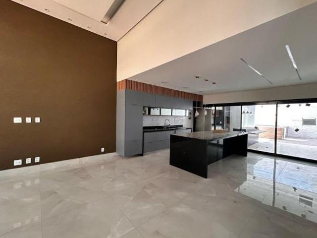 SHA CONJUNTO 06 ARNIQUEIRAS CASA 3 SUÍTES