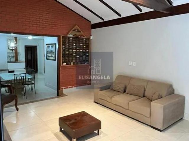 SHA Conjunto 5 Chácara 44 Casa dentro de condomínio 4 qtos 3 suítes com piscina!