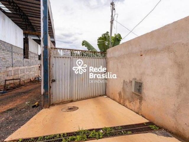 SHA | Casa 5 Quartos, 2 Banheiros sociais com 6 Vagas de Garagem Arniqueiras