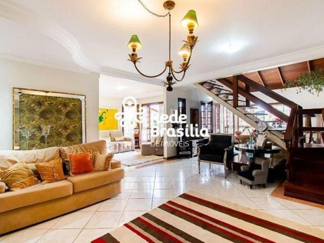 SHA | Casa 6 Quartos sendo 4 Suítes, 2 Semi Suítes com 6 Vagas de Garagem Coberta Arniqueiras