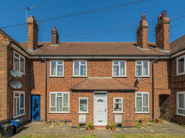 Shacklegate Lane, Teddington TW11 2 bed flat to rent £1,895 pcm £437 pw