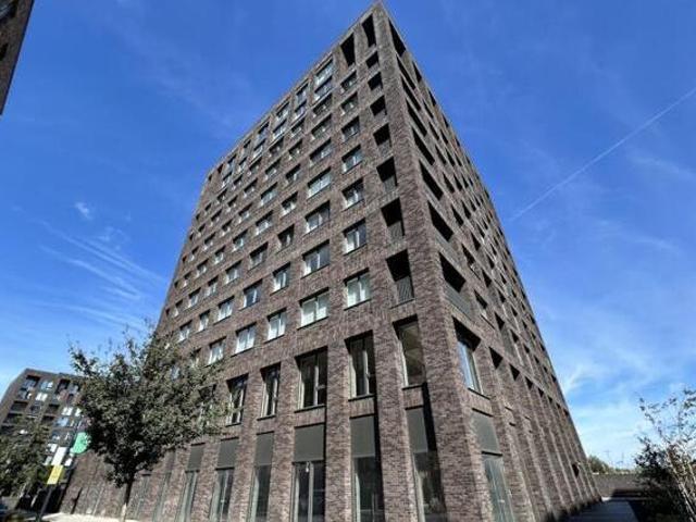 Shackleton Way, London, High Street Retail