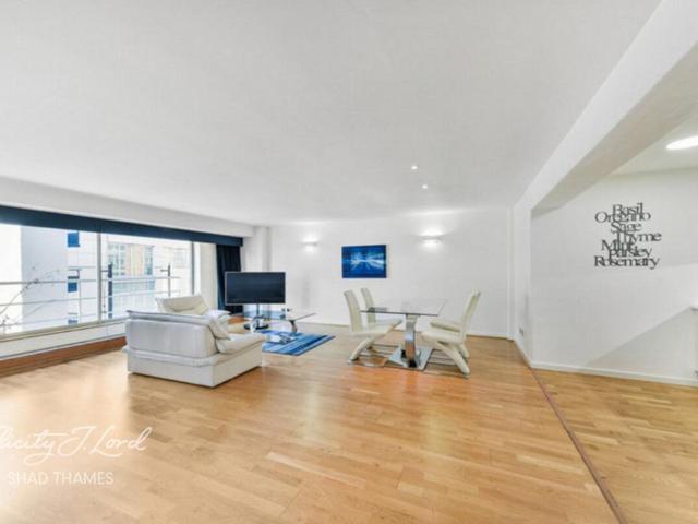 Shad Thames, London 1 bed flat to rent £2,400 pcm £554 pw