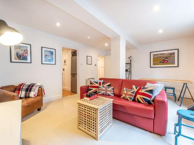 Shad Thames, London SE1, 1 bed flat to rent, £2,250 pcm | PrimeLocation