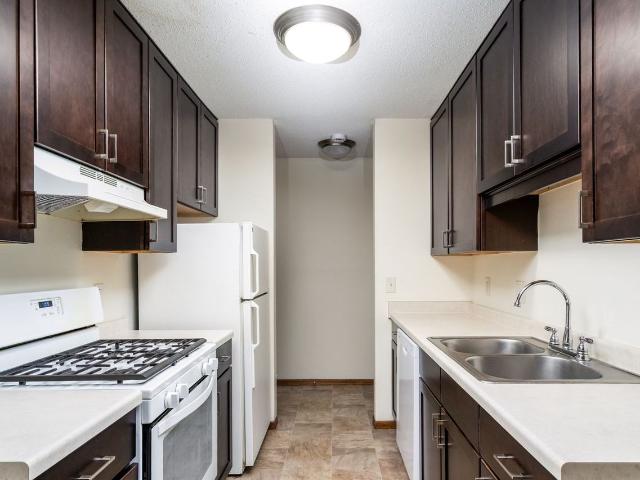 Shadow Green Apartments 3 Bedroom Apartment for Rent at 14247 Valley View Rd, Eden Prairie, MN 55344 Eden Prairie