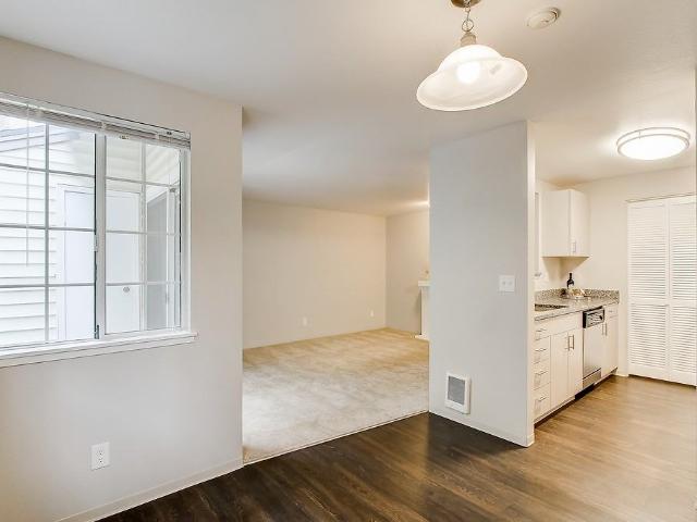 Shadowbrook 2 Bedroom Apartment for Rent at 8500 148th Ave Ne, Redmond, WA 98052 Willow Rose Hill