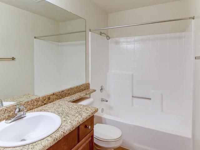 Shadowridge Park Apartments 2 Bedroom Apartment for Rent at 2000 S Melrose Dr, Vista, CA 92081 Vista