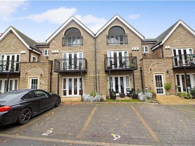 Shadwell Lane, Leeds LS17 2 bed flat to rent £1,000 pcm £231 pw