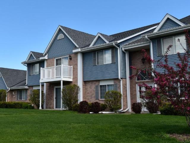 Shady Lane Apartments 2 Bedroom Apartment for Rent at N91 W16995 W17155 Apple Tree Court, Menomonee Falls, WI 53051