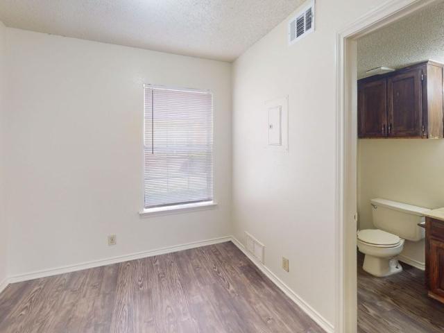 Shady Place Apartments 1 Bedroom Apartment for Rent at 922 Cleveland St, Denton, TX 76201